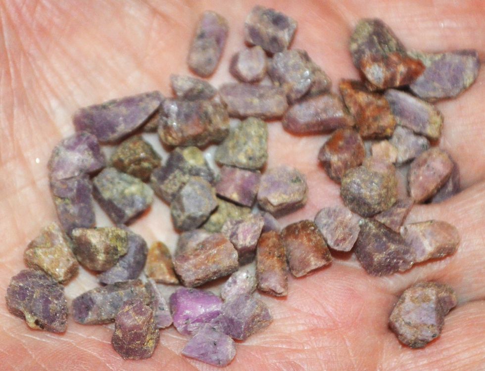 Mineralien Set L-6373– 55 Stk. Roter Korund roh Rubin 34,83 (Neu und ...