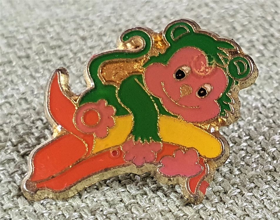 D616 - Pin Aff Affe mit Banane (Gebraucht) in Reinach BL für CHF 1 – mit Lieferung auf Ricardo ...