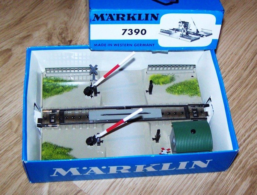 Märklin 7390 H0 Bahnübergang PuKo, Blech, durch Zug betätigt (Neu (gemäss Beschreibung)) in ...
