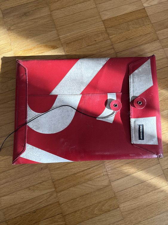 Freitag F402 Sleeve for Laptop / Laptoptasche | Kaufen auf Ricardo