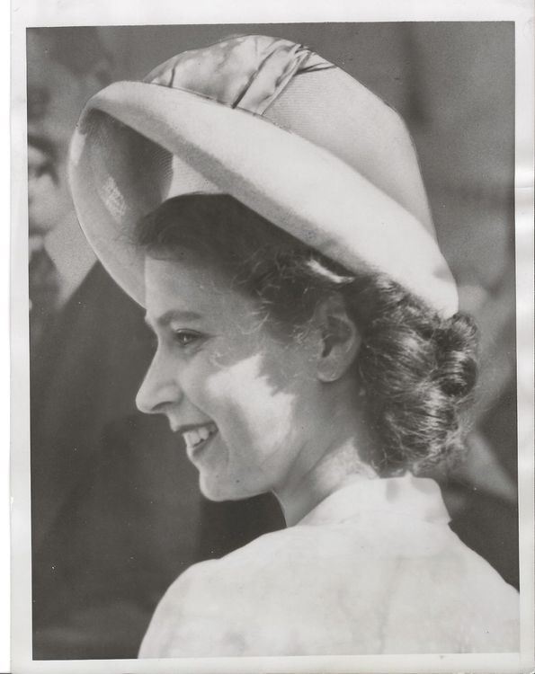 Queen Elizabeth II / Princess Elizabeth, Hut-Mode, 1947 (Gebraucht) in ...