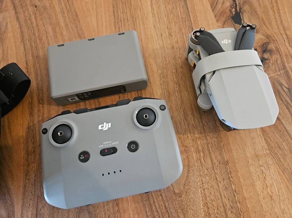 DJI Mini 2 Fly More Combo (Top Zustand) (Neuf (Voir description)) à ...