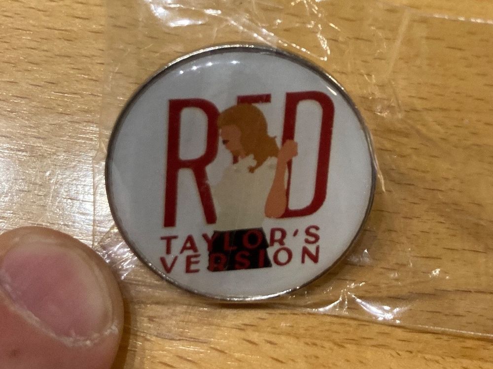Taylor Swift Pin Anstecker Punk Metal Rock Band (Neuf (Voir description ...