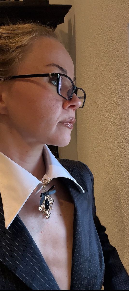 Collier / col montant blanc unisexe – broche amovible (Gebraucht) in ...