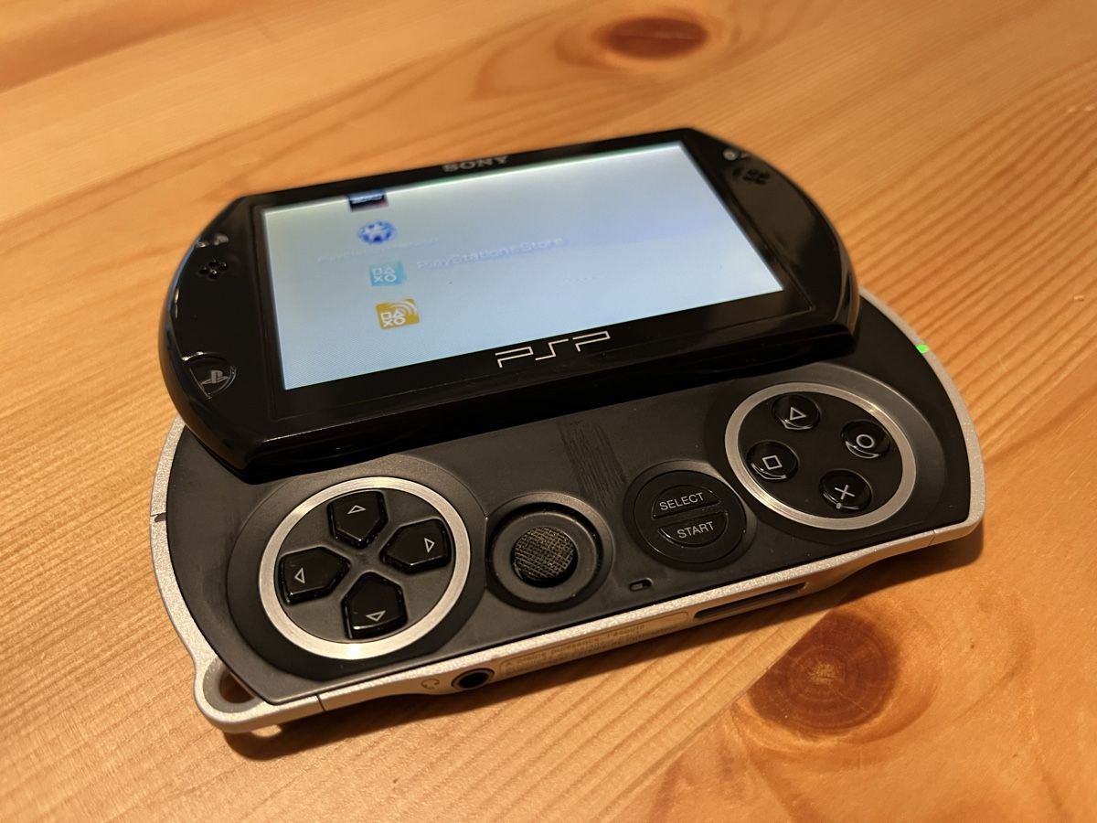 Sony PSP Go - Black - Handheld Gaming - Great Condition! (Gebraucht) in ...