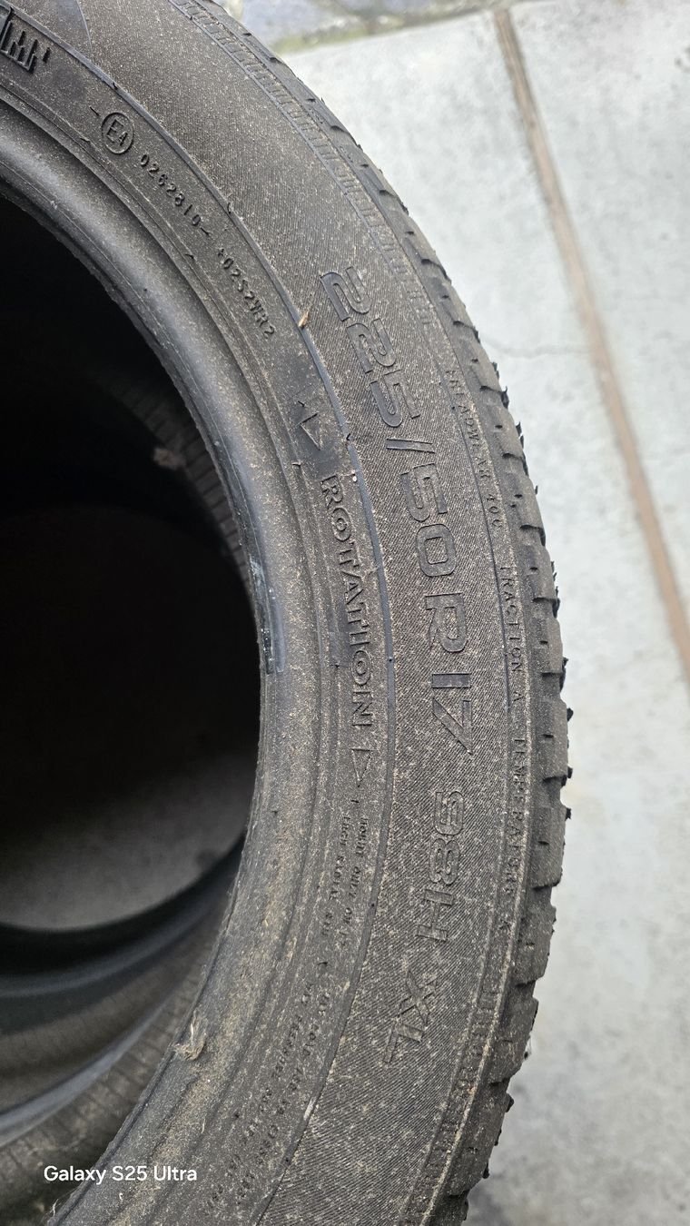 Stilvolle Winterreifen 225 50 R17 Gebraucht Ebenbild