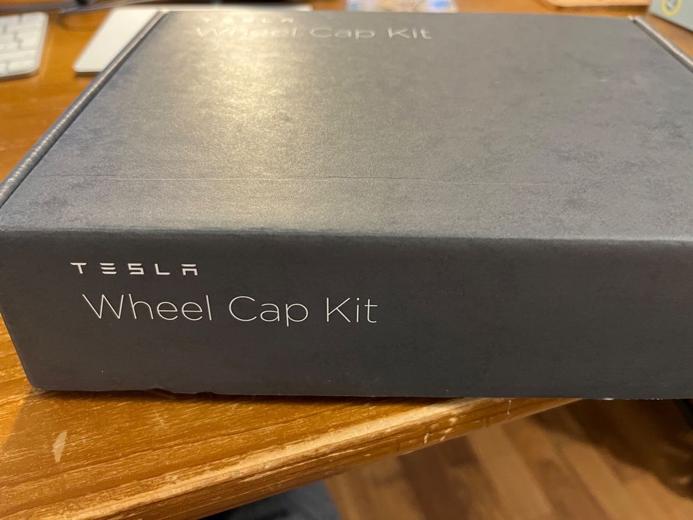 Tesla Model 3 Aero Wheel Cap Kit (Neu und originalverpackt) in ...