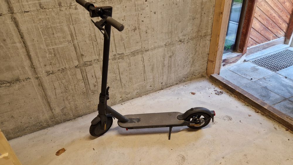 Xiaomi E-Scooter Pro 2 | Fast neu | nur 129 km | mit Ladeger (Gebraucht) in Valbella für CHF 200 ...