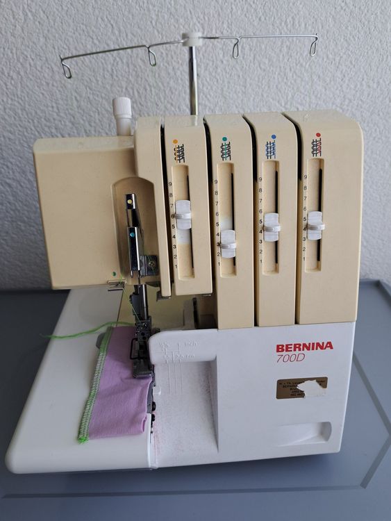 BERNINA 700D Overlock Nähmaschine Occasion günstig abzugeben (Gebraucht ...