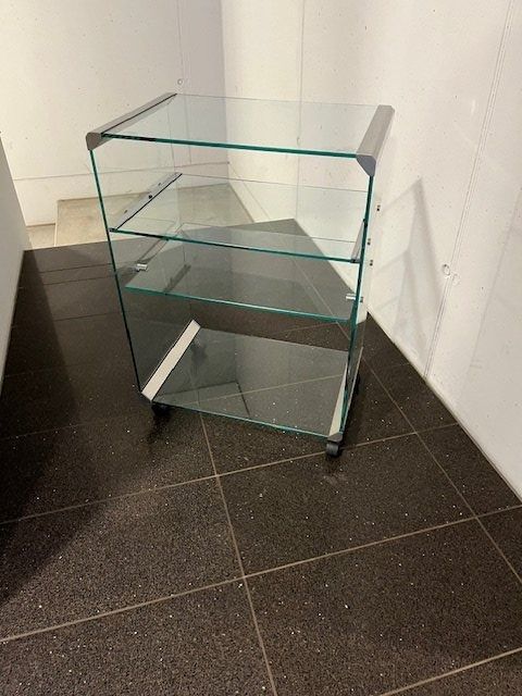 Gallotti und Radice Design Regal Glas auf Rollen (Gebraucht) in Luzern für CHF 360 – nur ...