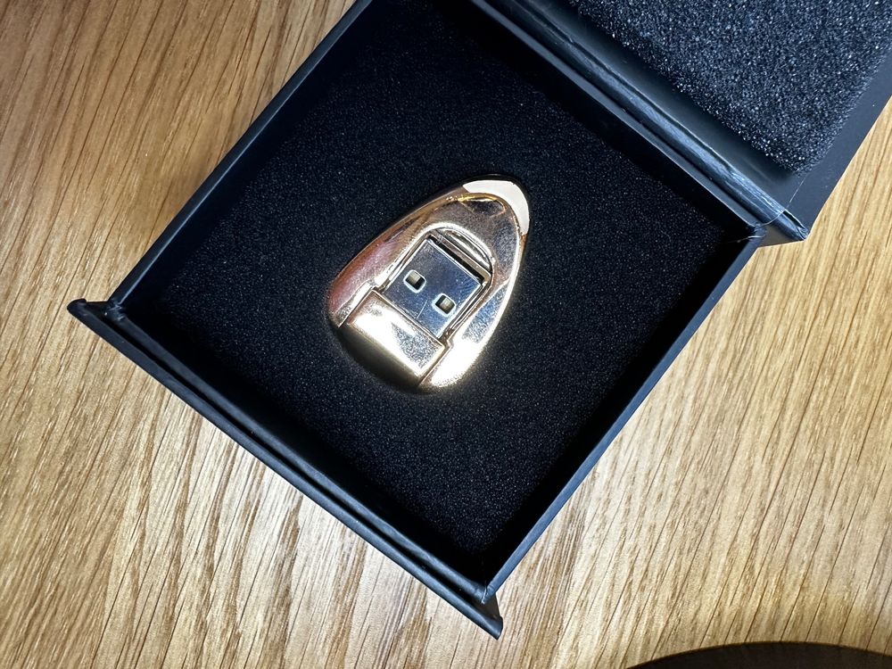 SWAROVSKI / clé USB (Neu und originalverpackt) in Saicourt für CHF 7 ...