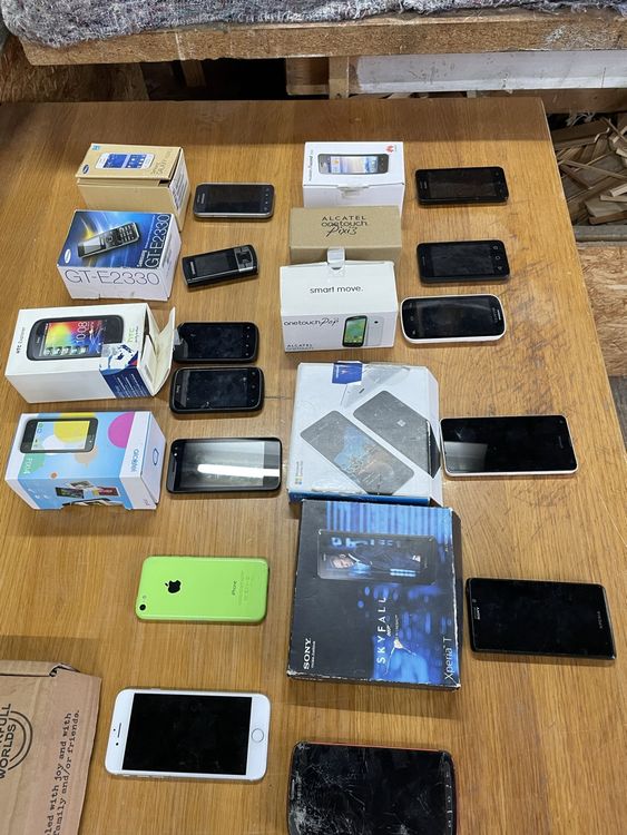 Handysammlung (Defekt) in Krummenau für CHF 50 – mit Lieferung auf Ricardo kaufen