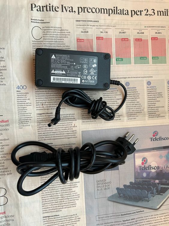 Original DELTA® ELECTRONIC AC/DC ADAPTER, 12V ::: 5A (Gebraucht) in ...