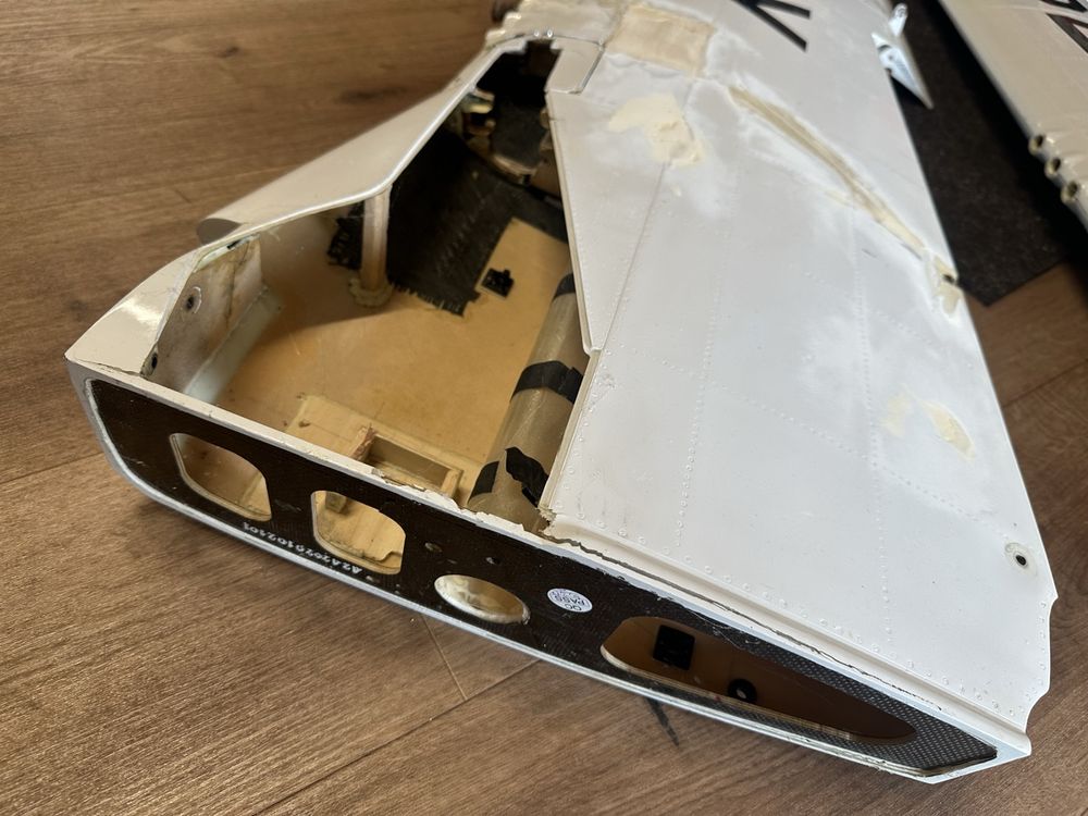 Carf Mustang Ghost 2.4m (Defekt) in Buttisholz für CHF 4440 – nur Abholung auf Ricardo kaufen