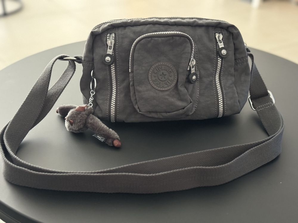 Kipling Umhängetasche, grau, top Zustand (Neu (gemäss Beschreibung)) in Oetwil am See für CHF 3 ...