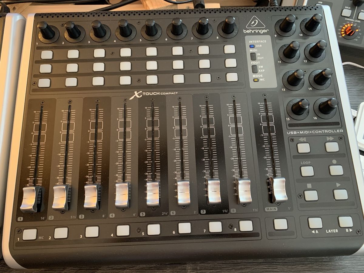 Neu! Behringer X-Touch Compact -USB/MIDI Controller (Neu (gemäss ...