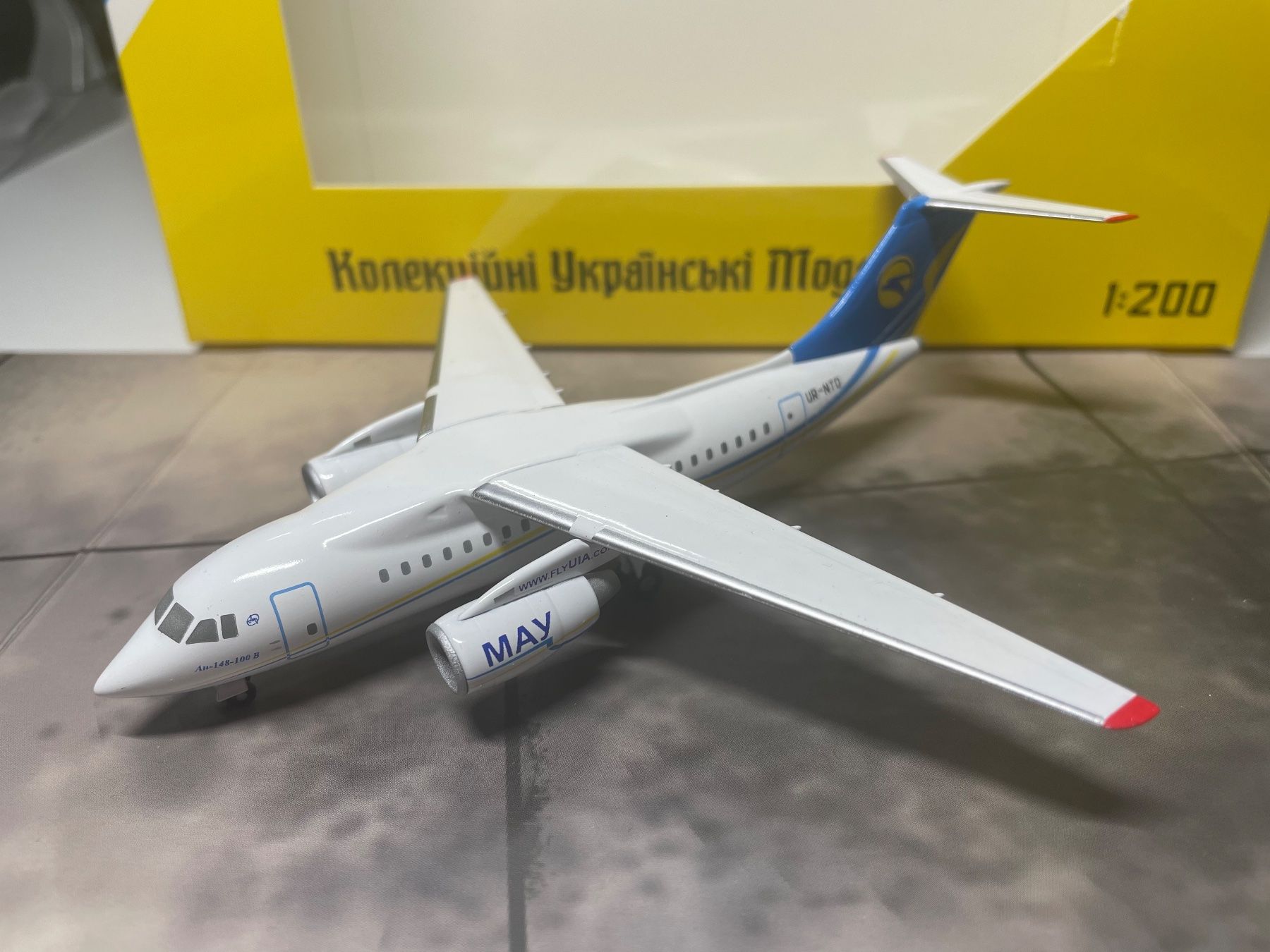 Antonov An-148 Ukraine International Airlines UR-NTO 1/200 (Neu und ...
