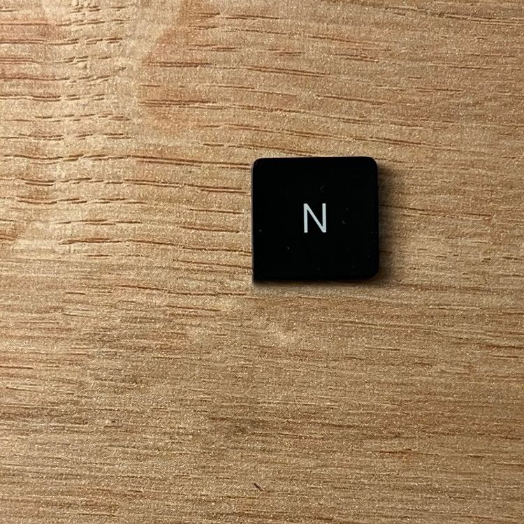Originale MacBook Pro 2020 M1 Butterfly Key Caps: N (Gebraucht) in ...