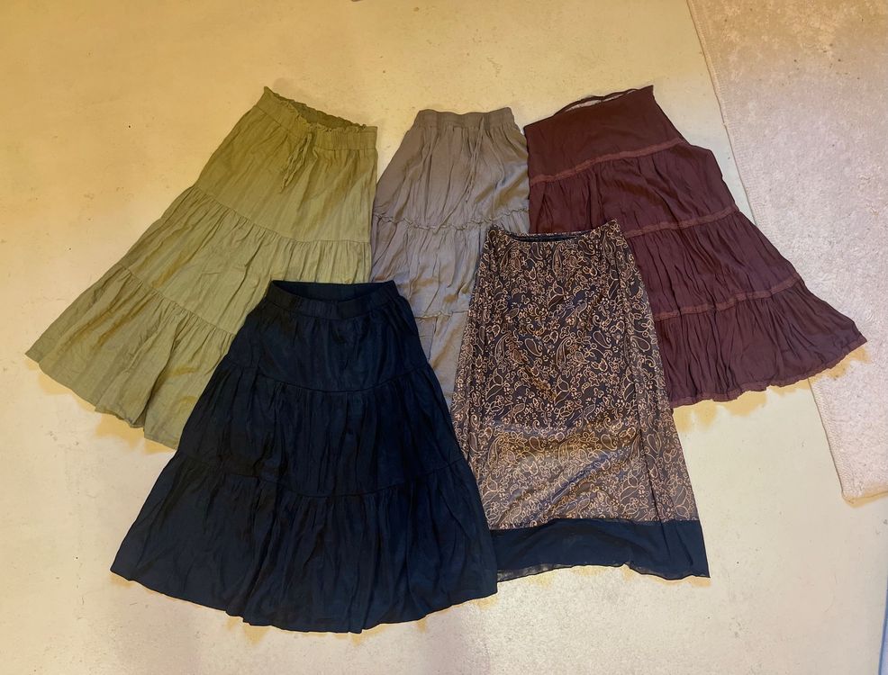 Lot de 5 jupes longues (Gebraucht) in Blonay für CHF 14 – mit Lieferung ...