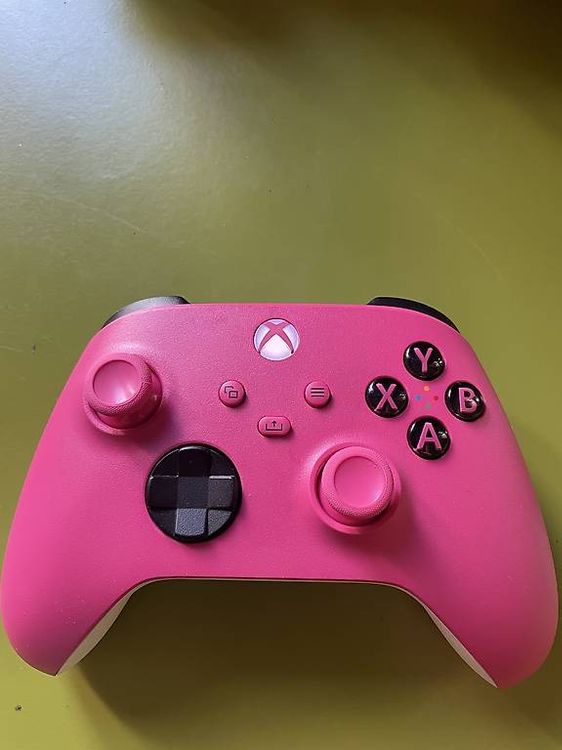 Xbox Wireless Controller Deep PINK (Gebraucht) in Basel für CHF 40 – nur Abholung auf Ricardo kaufen