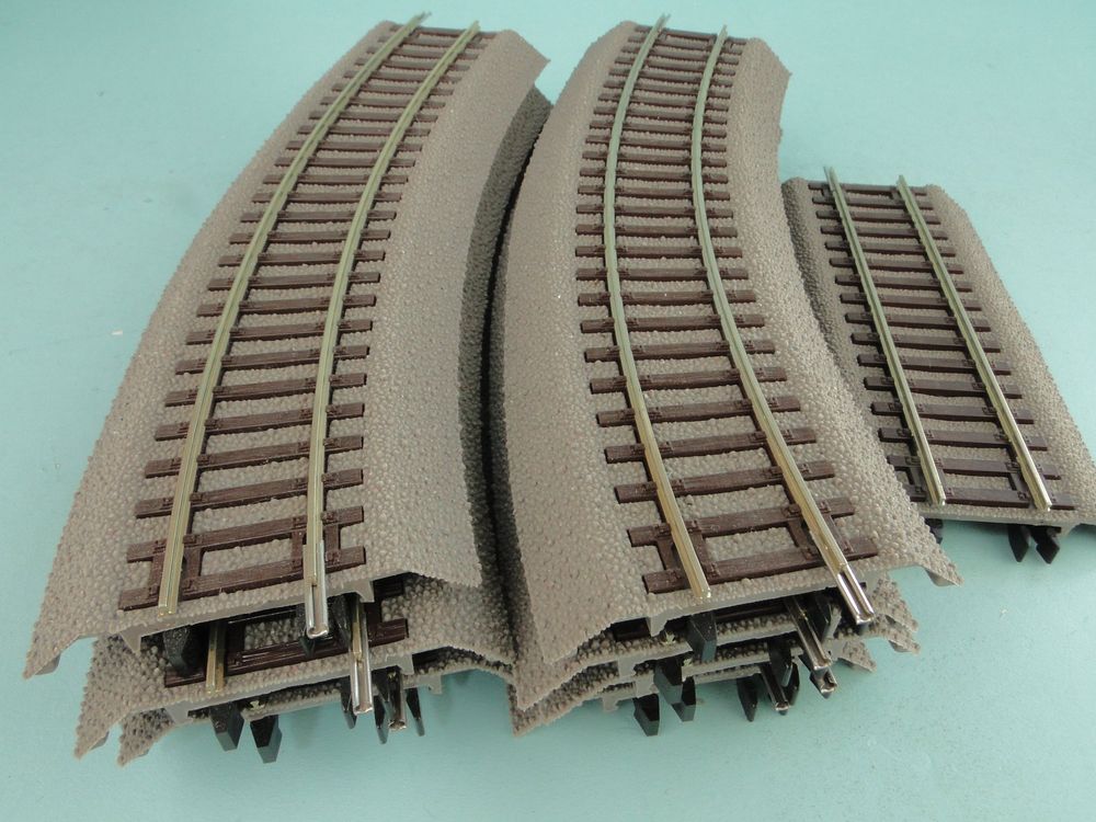 Roco-Line Gleis H0 mit Bettung 8 X R2 und 1 X G 1/2 (Gebraucht) in ...