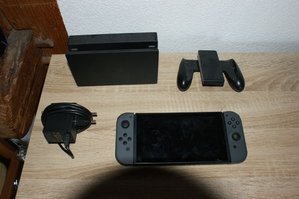 Nintendo Switch Noire + Zelda BOTW (Gebraucht) in Agiez für CHF 50 ...