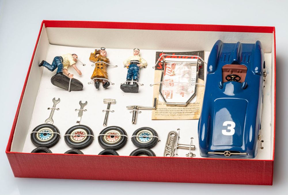 Schuco Studio III Bausatz mit Figuren Sammlermodell Mercedes (Neu und ...