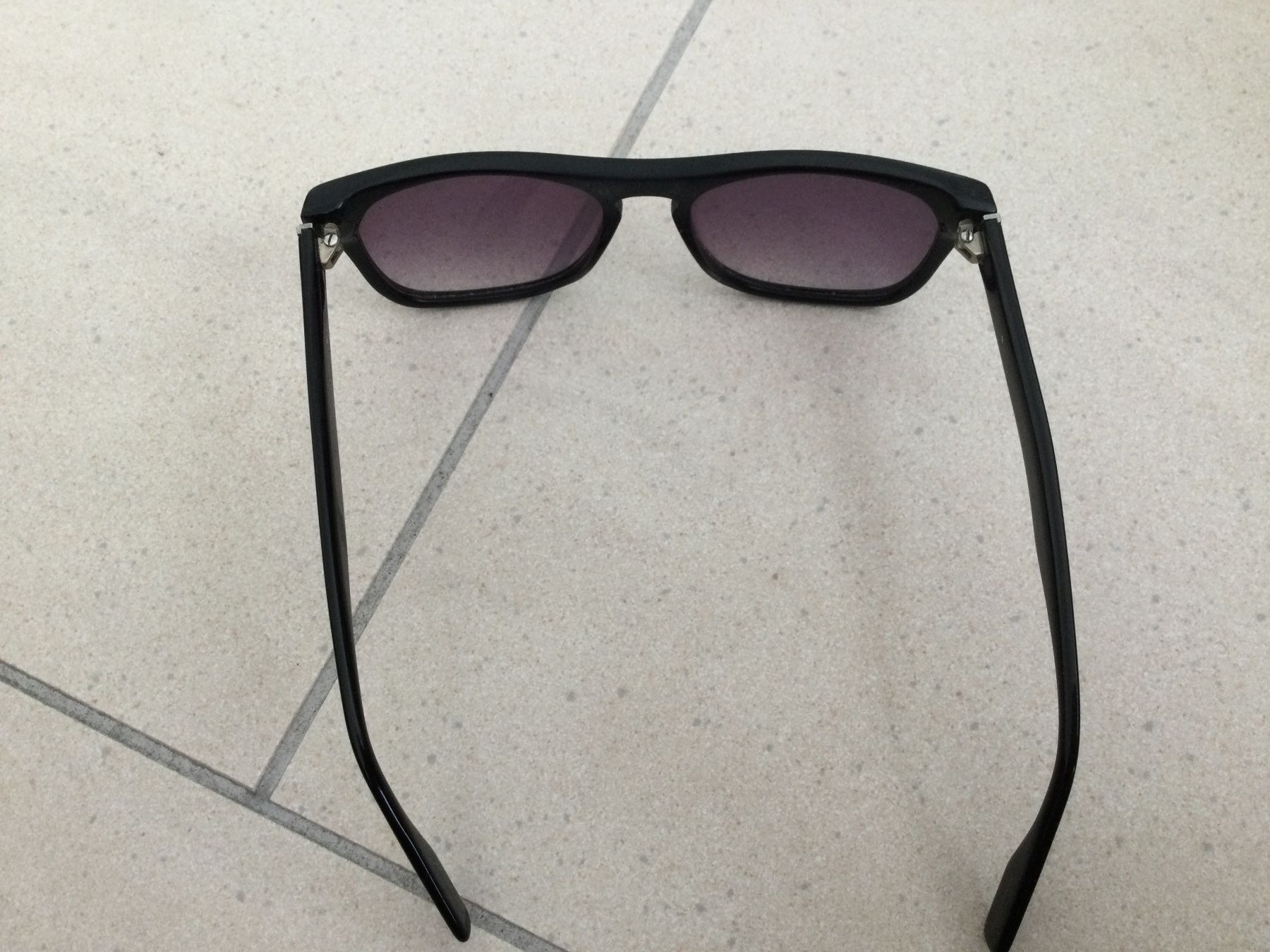 Hugo Boss Sonnenbrille, schwarz plus 3 Brilleschutzhüllen (Gebraucht ...