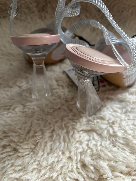 Zara Sandalen mit Absatz aus Vinyl und mit Strasssteinen (Neu und originalverpackt) in Zürich ...