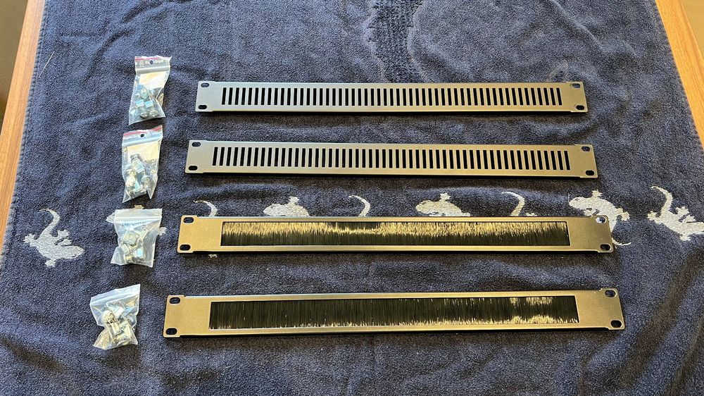 2x 1HE Rangierbürsten und 2x 1HE Blende schwarz und Zubehör | Kaufen ...