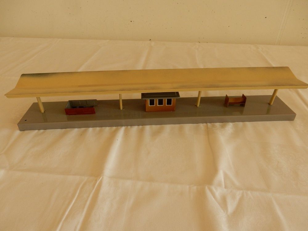 Märklin, Bahnsteig H0, Art.Nr. 423 (Gebraucht) in Neuhausen am ...
