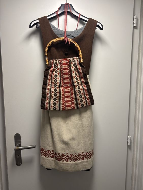 Bündner Werktags-Tracht mit 2 Blusen, Schürze u. Tasche (Gebraucht) in ...