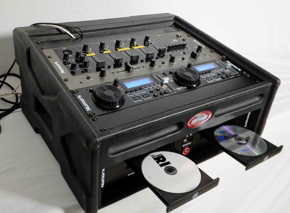 Numark C2 DJ Mischer, CDN 77USB/ CD Player, in SKB Case (Gebraucht) in ...