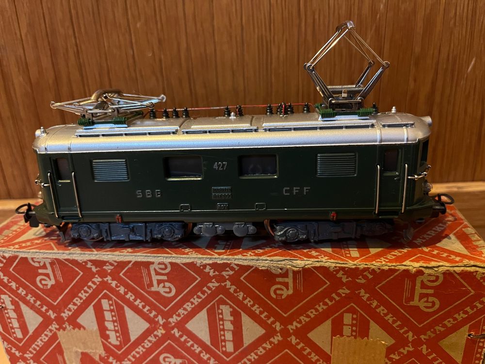 Märklin RET 800 / 3014 SBB 427 Re 4/4 E-lok roter Pfeil top (Gebraucht) in Schlieren für CHF 85 ...