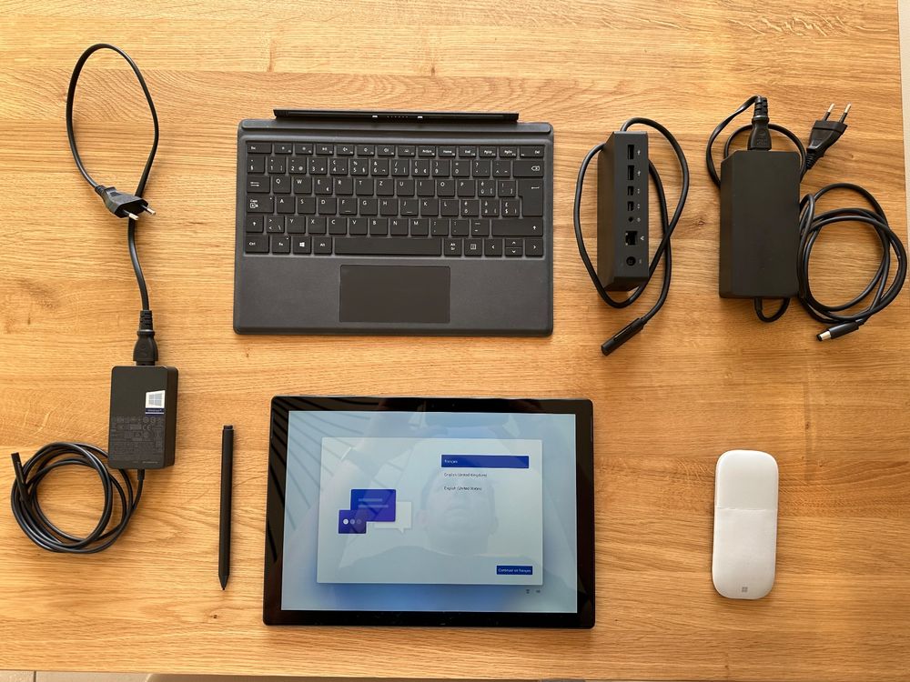 Surface Pro 6 + clavier, stylet, souris et port replicator (D'occasion ...