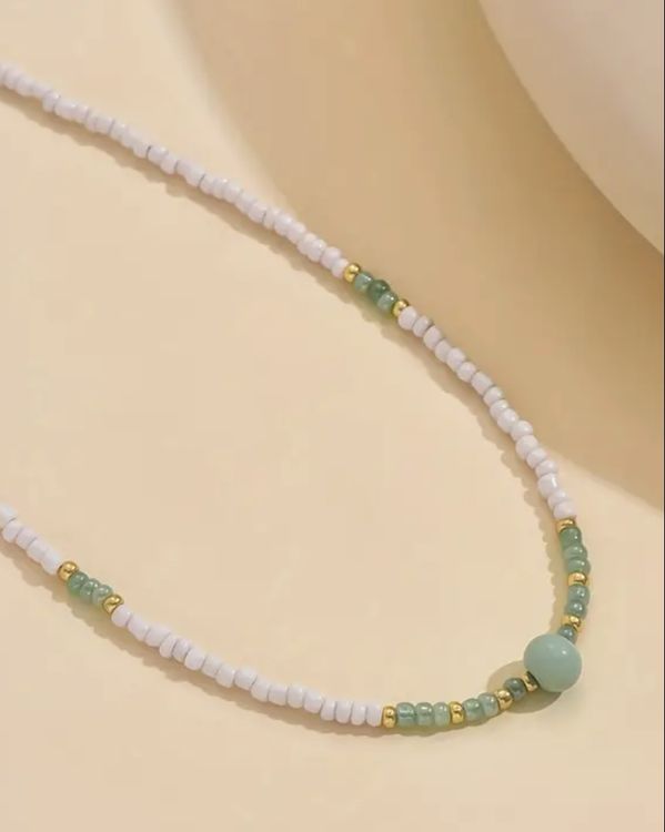 Jolie Collier perles blanches et vertes, style bohème chic (Neuf (Voir ...