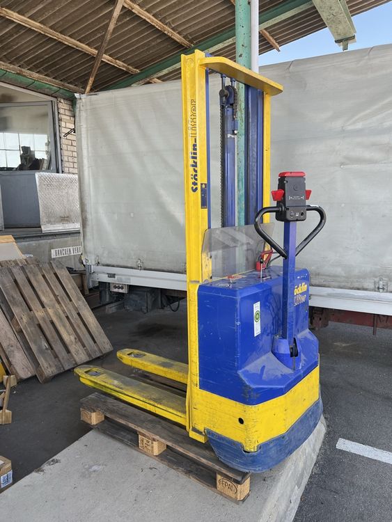 Hochhubwagen Stöcklin 1000 kg Hubhöhe 2.8 m (Defekt) in Grenchen für ...