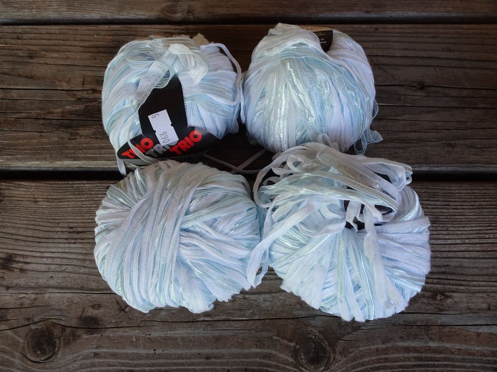 4 Strang NEUE Wolle TRIO hellblau-weiss - Cha23.151 (Neu (gemäss ...