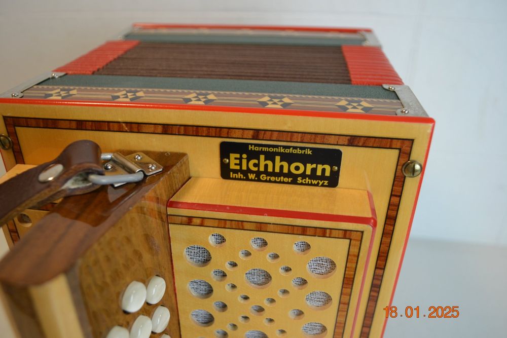 Schwyzerörgeli Eichhorn 3 Chörig Ton B aus erster Hand (Gebraucht) in ...