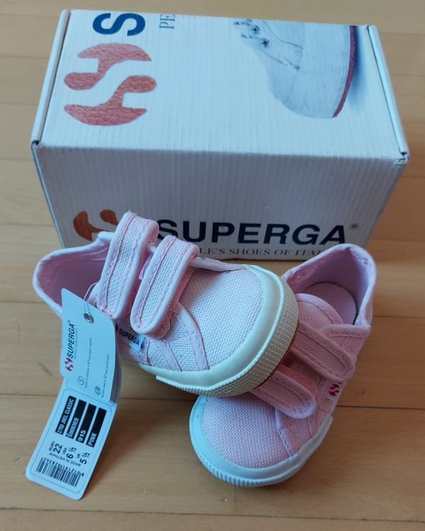 Neue Superga Schuhe Gr. 22 rosa (Neu und originalverpackt) in Basel für CHF 6.5 – mit Lieferung ...