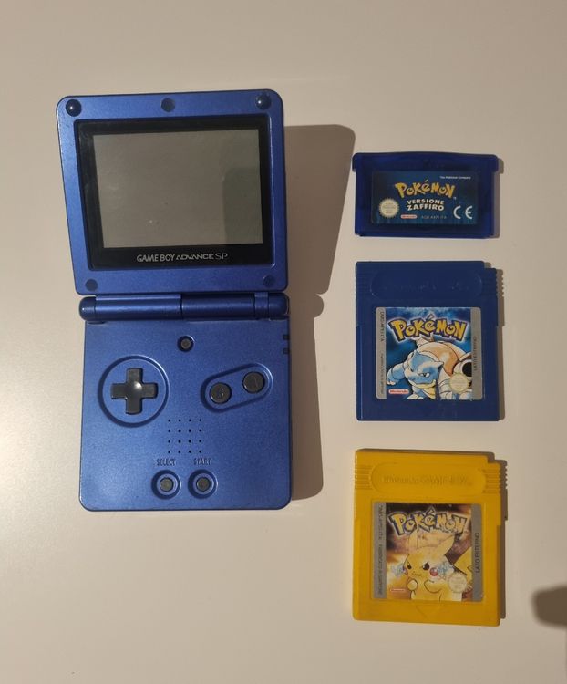 Game Boy Advance SP+Pokemon Zaffiro+ Pokemon Giallo e Blu (Usato) a ...