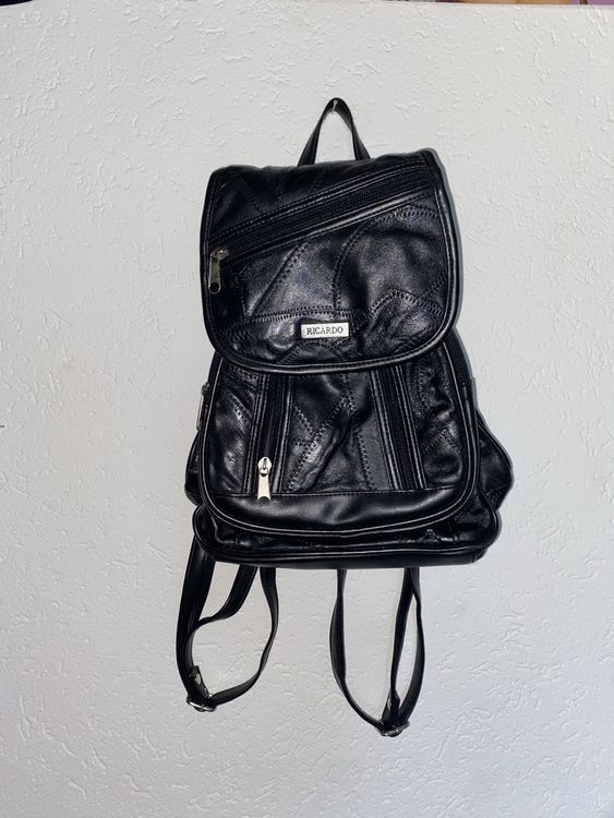 Schwarzer Kunstleder Rucksack, Vintage-Stil, geräumig (Gebraucht) in Gattikon für CHF 15 – mit ...