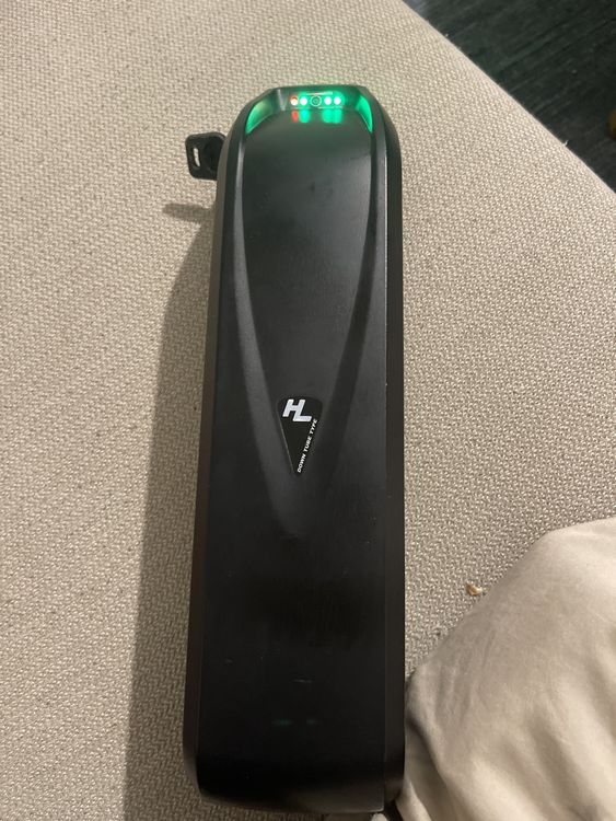 Down tube type akku für cargo bike (Defekt) in Zürich für CHF 25 – mit ...