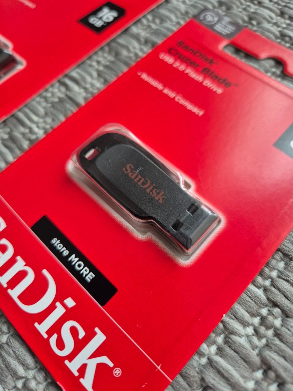 SanDisk 'Cruzer Blade' USB 2.0 Flash Drive 16GB x2 (Neuf avec emballage ...