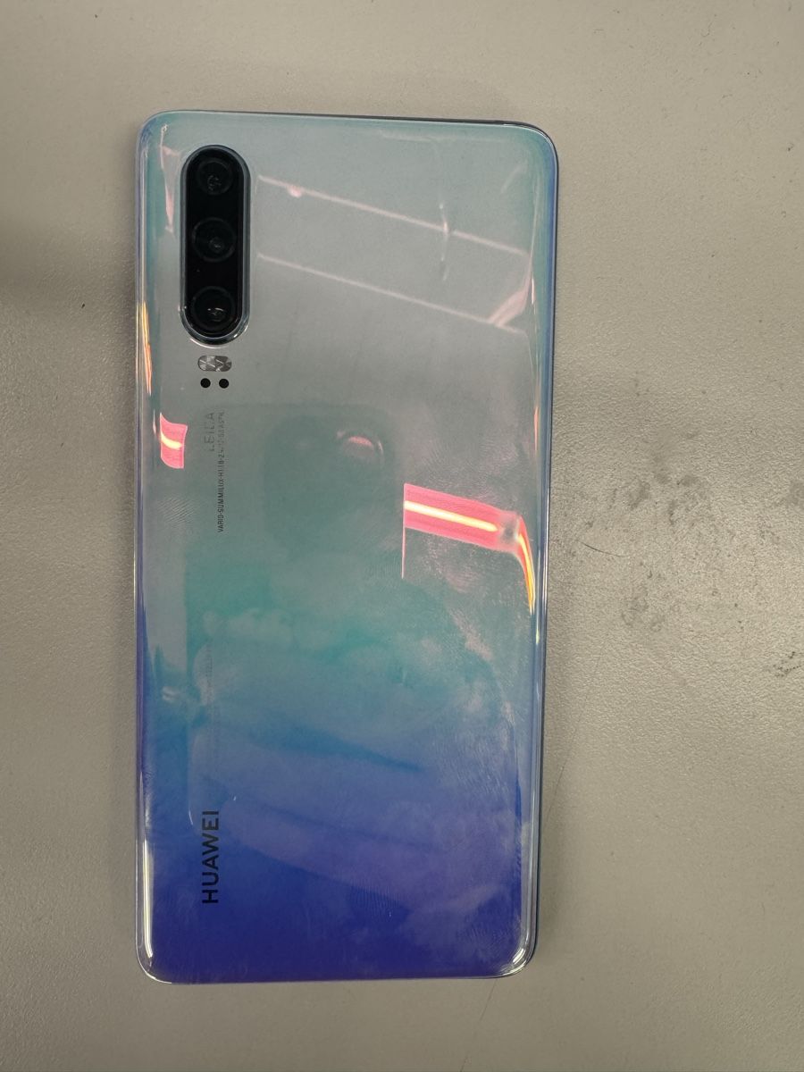 Huawei P30(ELE-L29) – Bildschirm defekt – lädt & startet (Defekt) in ...