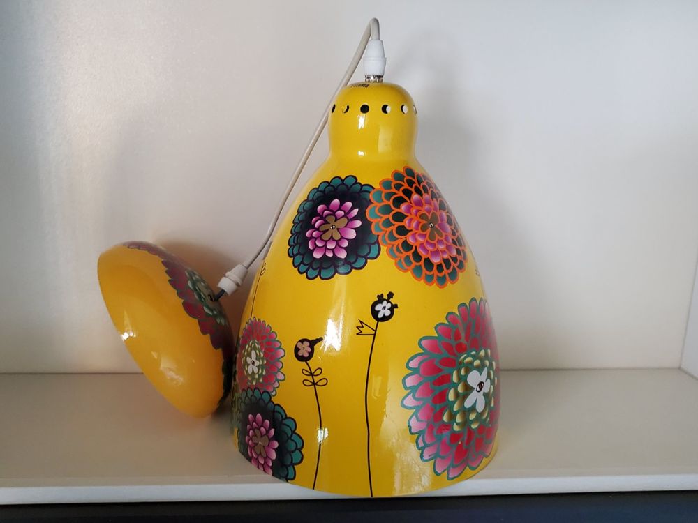 Suspension jaune vif à fleurs, luminaire Pylones (Gebraucht) in Rennaz ...