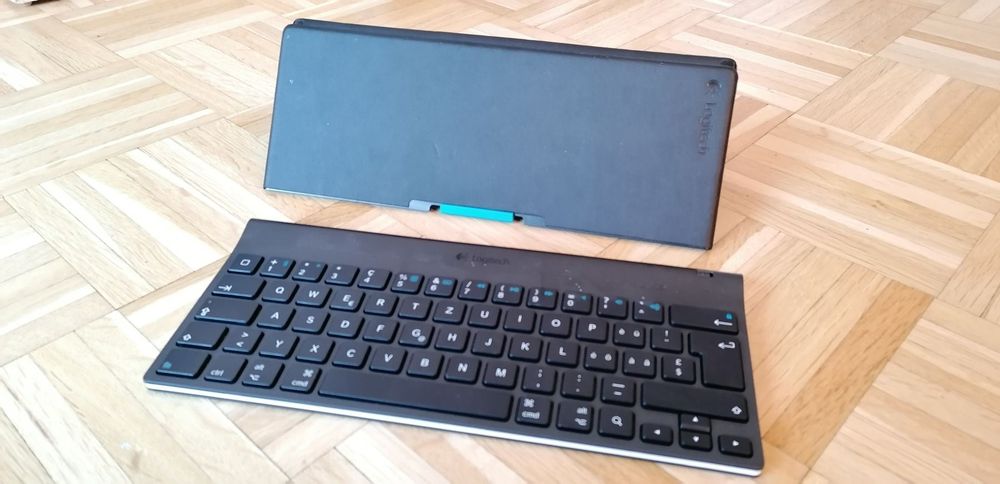 Logitec Tablet Keyboard inkl. Hülle (Gebraucht) in Unterseen für CHF 2 ...