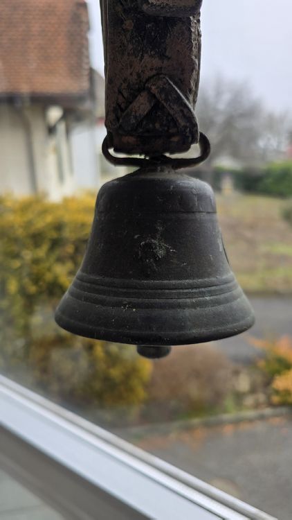 très ancienne cloche en bronze (Gebraucht) in Cressier NE für CHF 15 ...