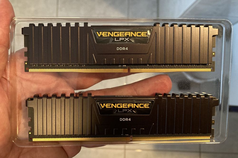 DDR4-RAM 16 GB (2x8 GB) Corsaire (Gebraucht) in Adelboden für CHF 26 ...