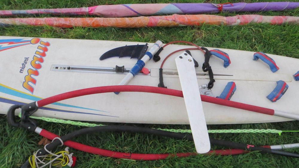 altes Surfbrett Mistral Maui mit Zubehör (Defekt) in Herzogenbuchsee ...